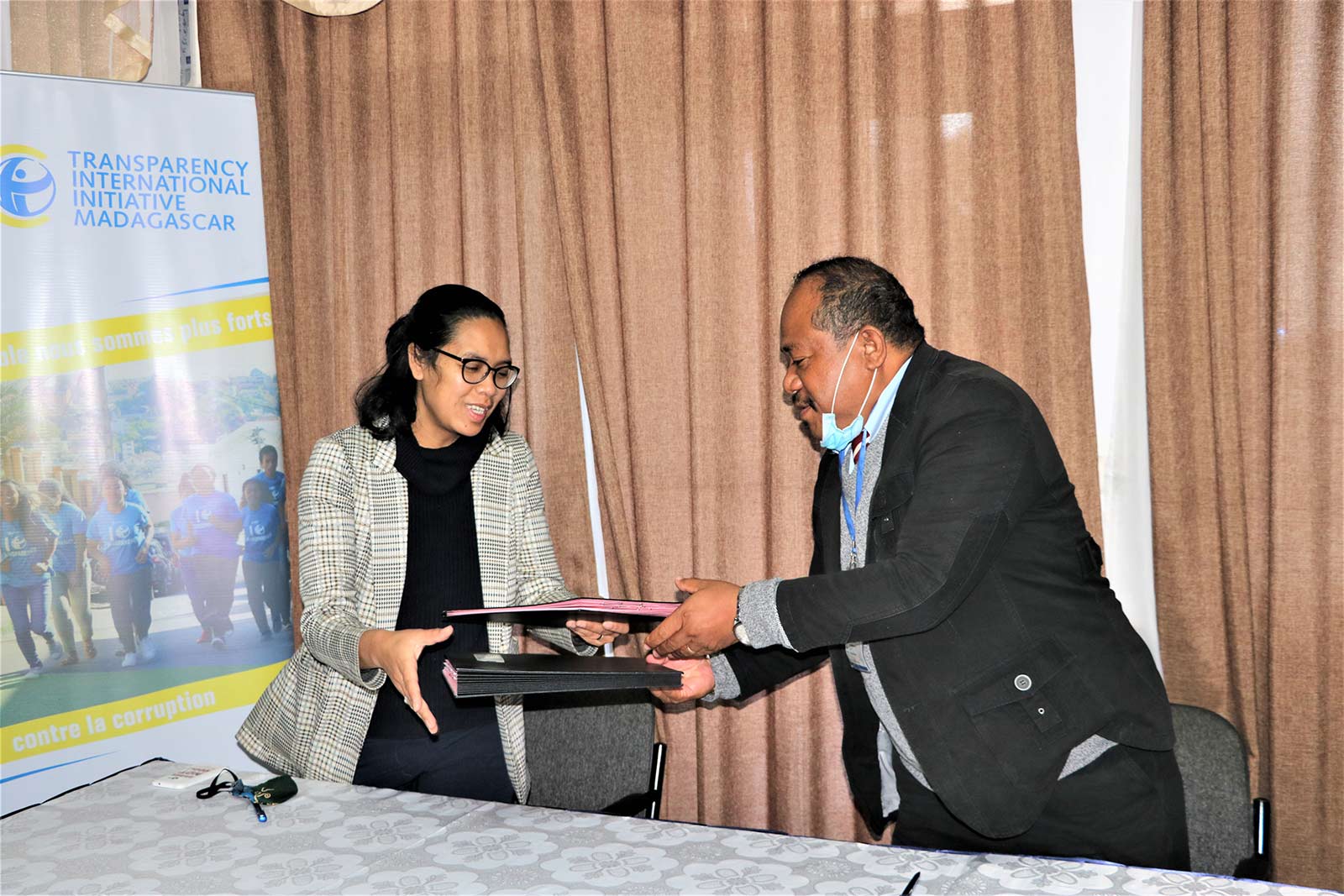 Le FID et TI-MG: ensemble pour la transparence, la redevabilité et l ...